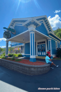 Lake Compounce Restaurants: From Delicious Classic Burgers to Sweet ...