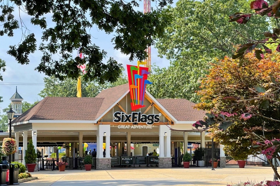 Restaurants at Six Flags Great Adventure • Menus and Prices • theme ...